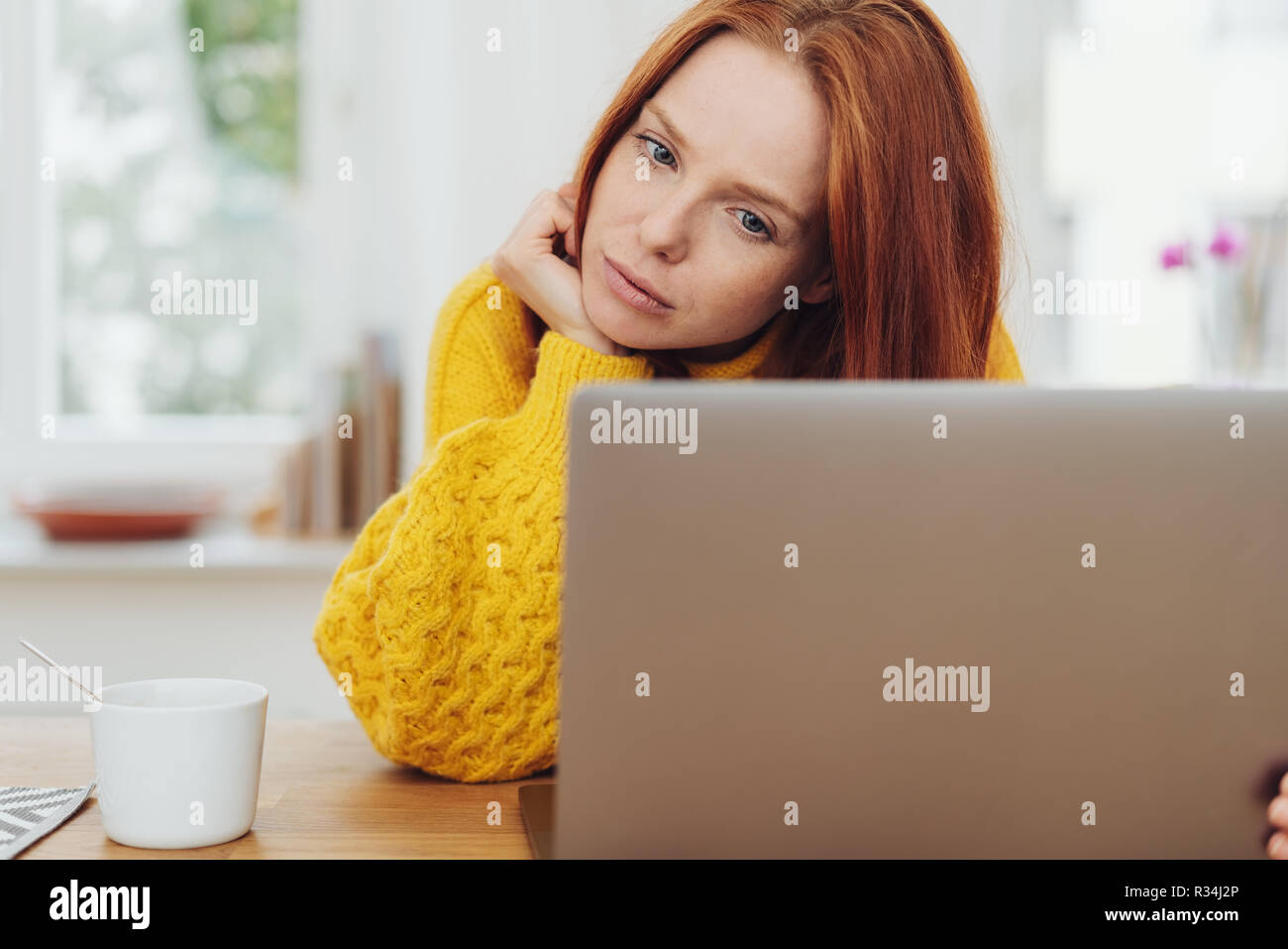 Head tilted to side hi-res stock photography and images - Alamy