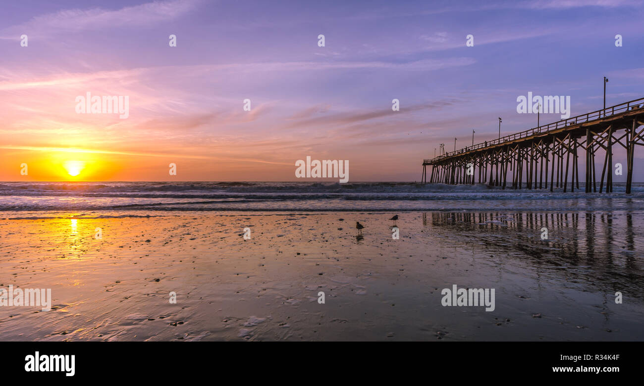 Beach during sunset pier hi-res stock photography and images - Alamy