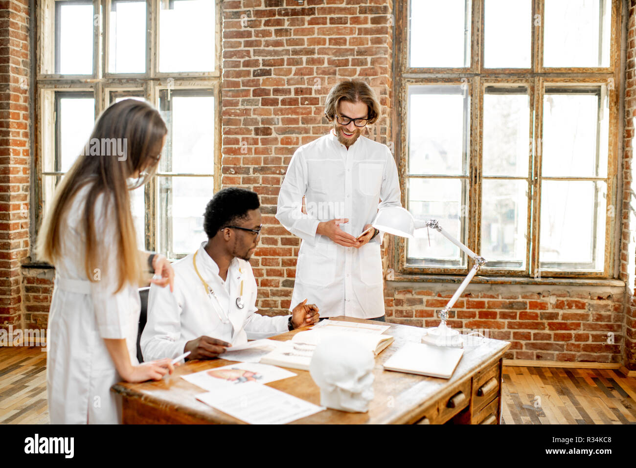 Medical students classroom hi-res stock photography and images - Alamy