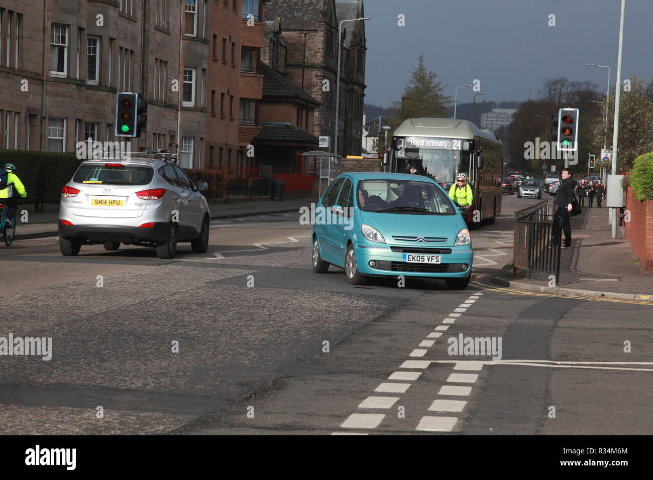 Green traffic light scotland hi-res stock photography and images - Alamy