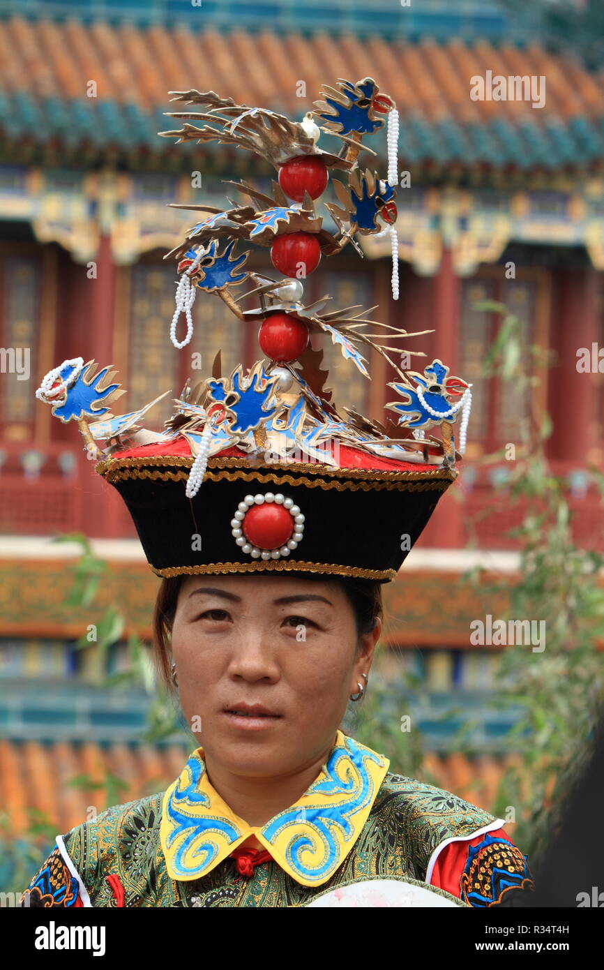 Traditionelle chinesin hi-res stock photography and images - Alamy