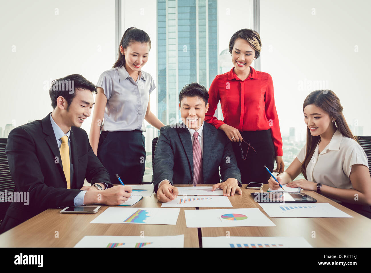 Businessman desk sitting chart hi-res stock photography and images - Alamy