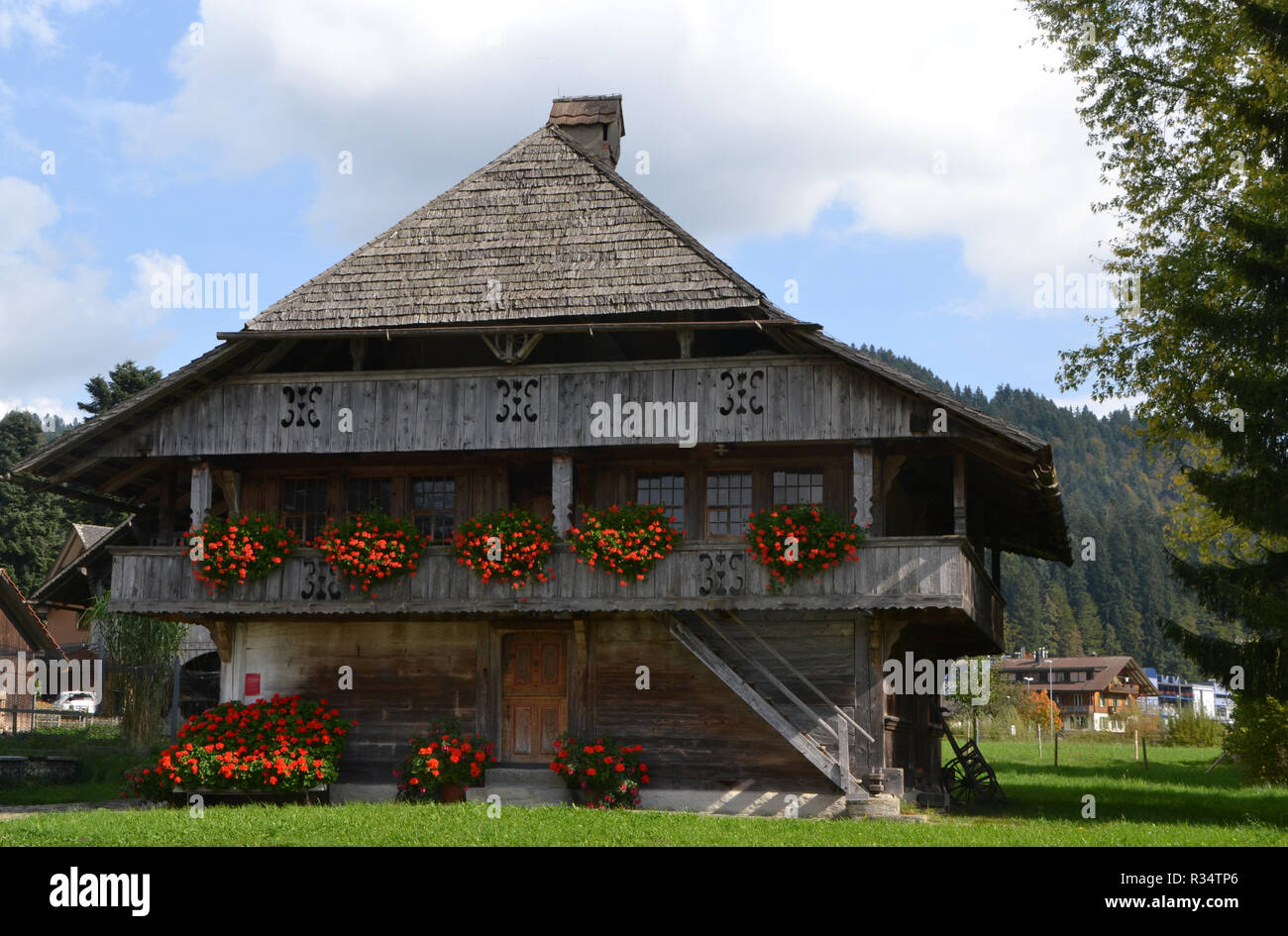 Swiss farmhouse hi-res stock photography and images - Alamy