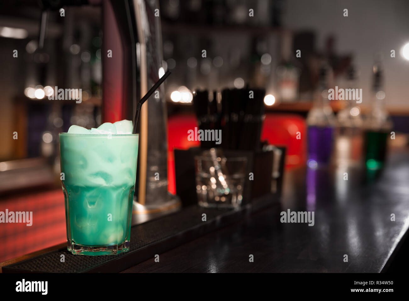 Green cocktail on bar hi-res stock photography and images - Alamy