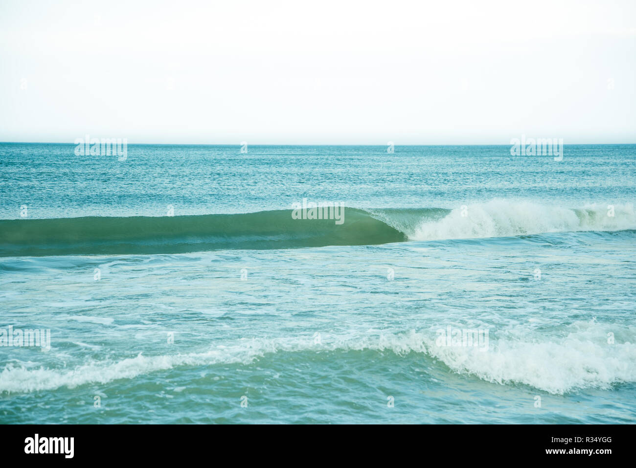 Ocean Waves Crushing Stock Photo - Alamy