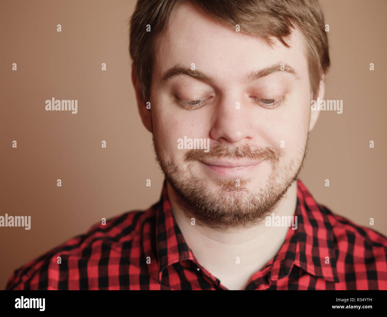 Closed eyes hi-res stock photography and images - Alamy