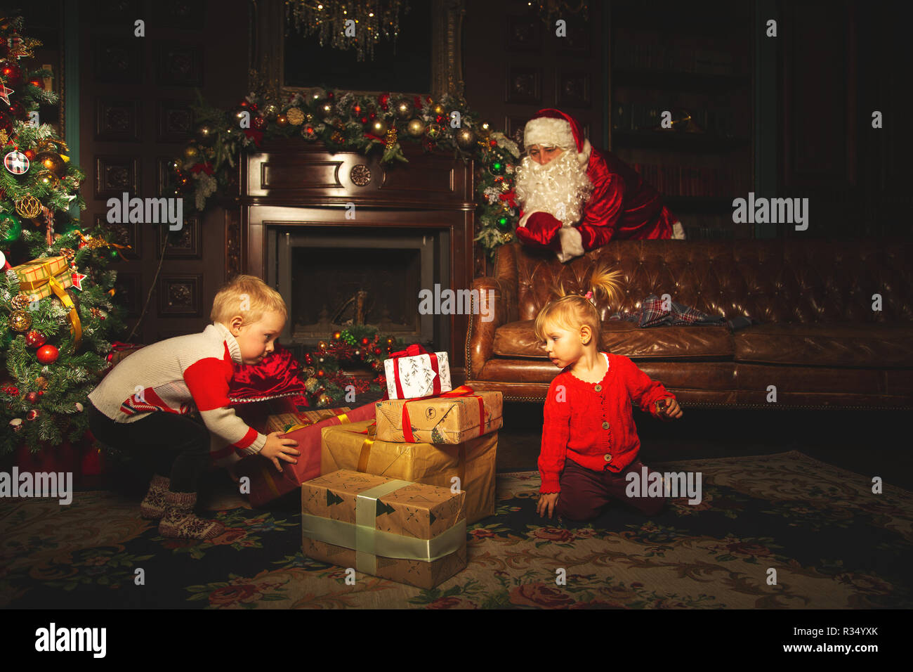 Children watching santa claus hi-res stock photography and images - Alamy