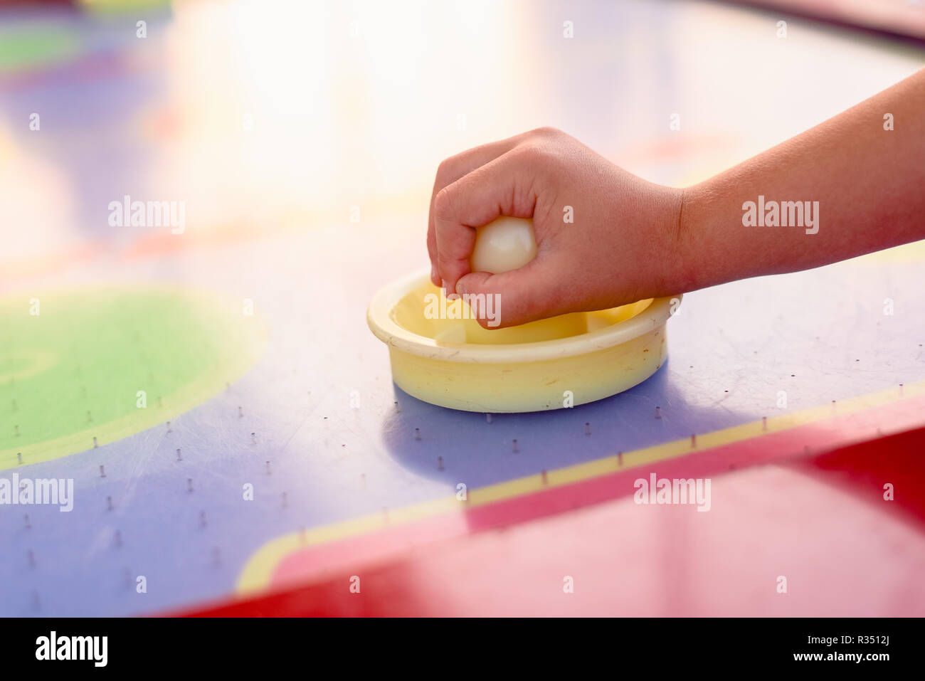 Friends playing with plastic disc hi-res stock photography and images ...