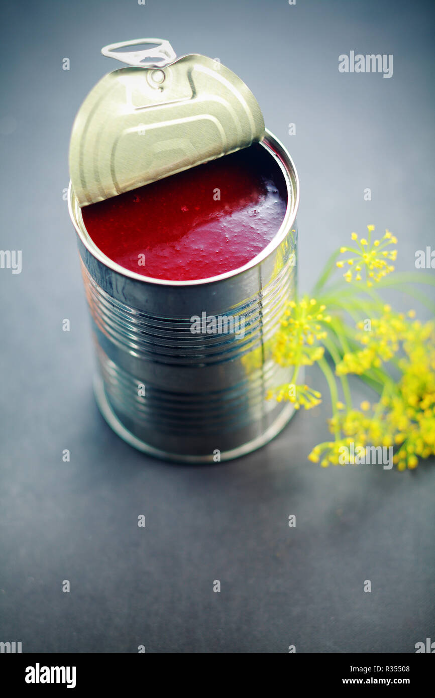Tin soup open hi-res stock photography and images - Alamy