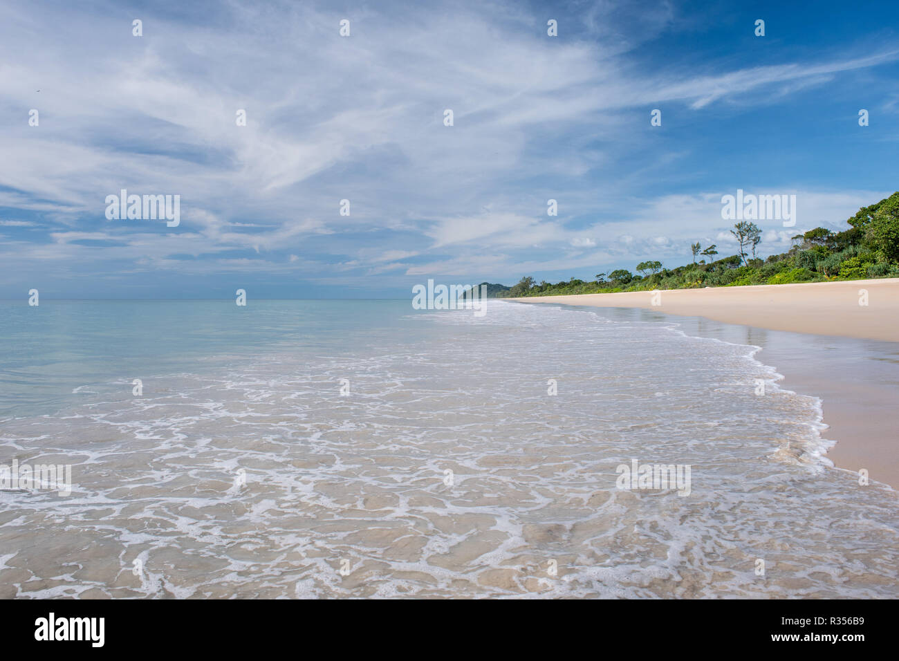 Beautiful paradise beach without people hi-res stock photography and ...