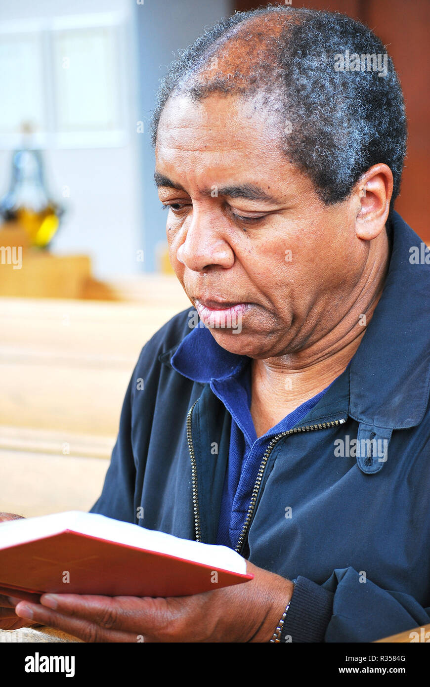 African american reading bible hi-res stock photography and images - Alamy