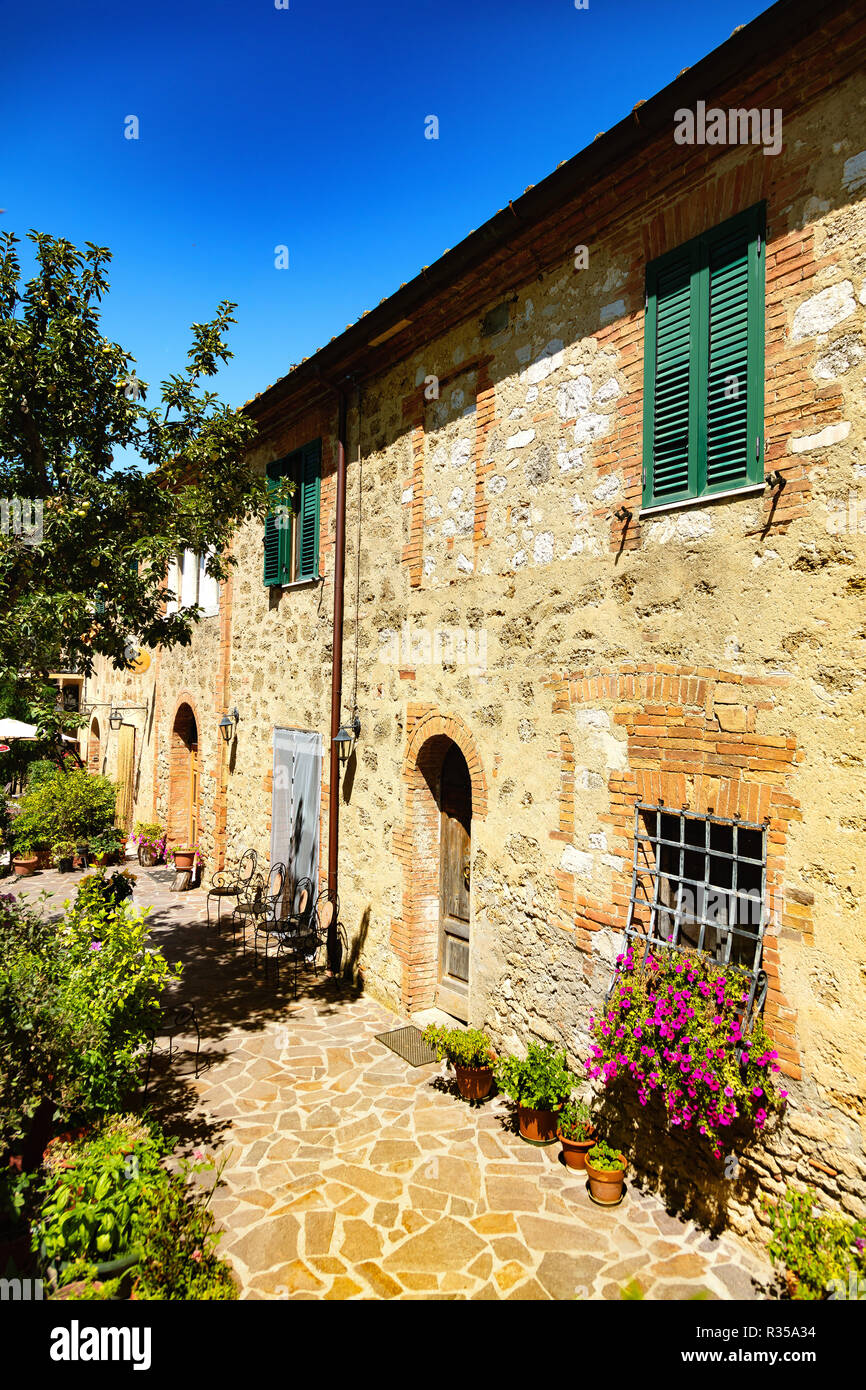 Medieval brick house hi-res stock photography and images - Alamy