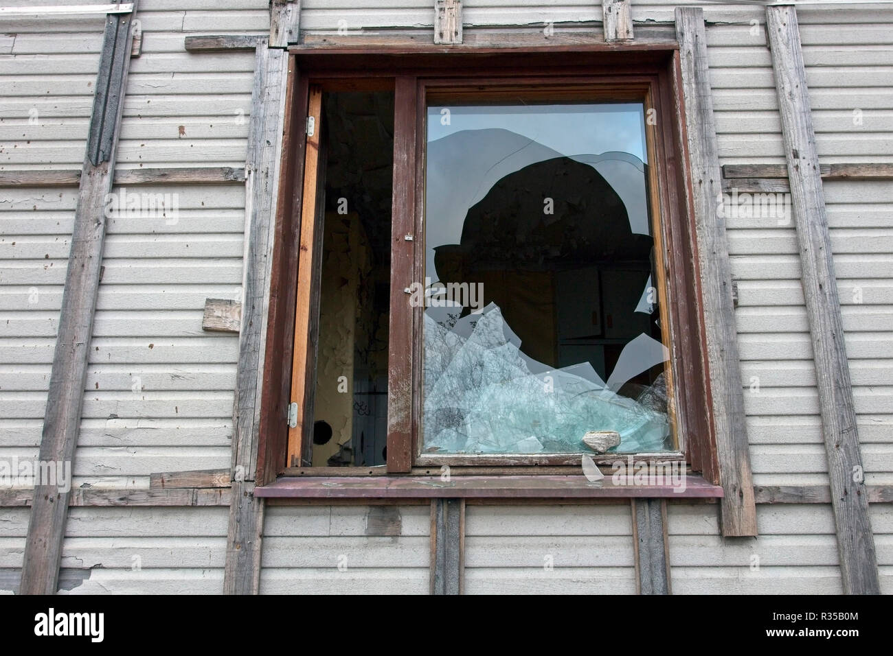 abandoned house with broken window Stock Photo - Alamy
