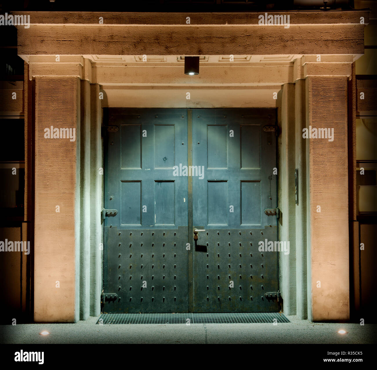 Passage blocked hi-res stock photography and images - Alamy