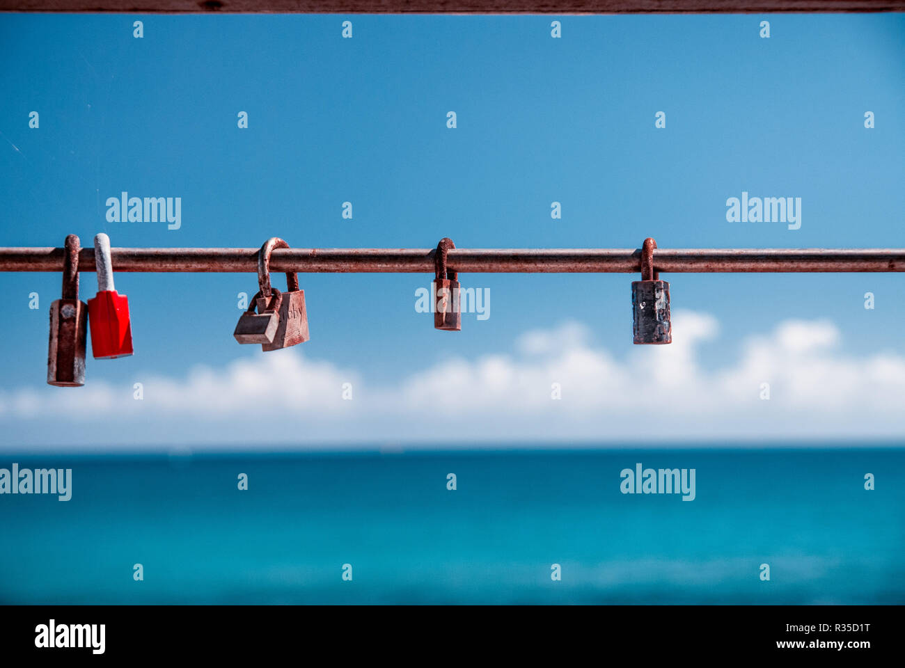 Love locks on beach hi-res stock photography and images - Alamy