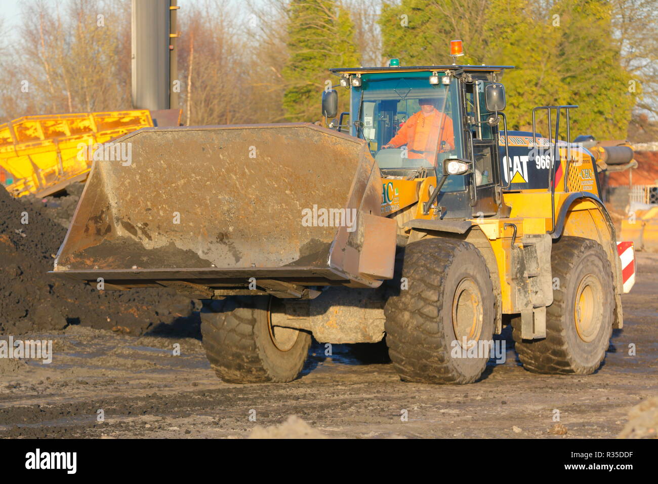 Cat 966 wheeled loading shovel hi-res stock photography and images - Alamy