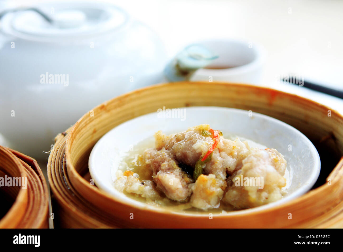 Dim sum containers hi-res stock photography and images - Alamy