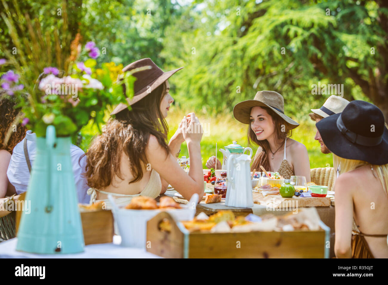 Garden brunch hi-res stock photography and images - Alamy