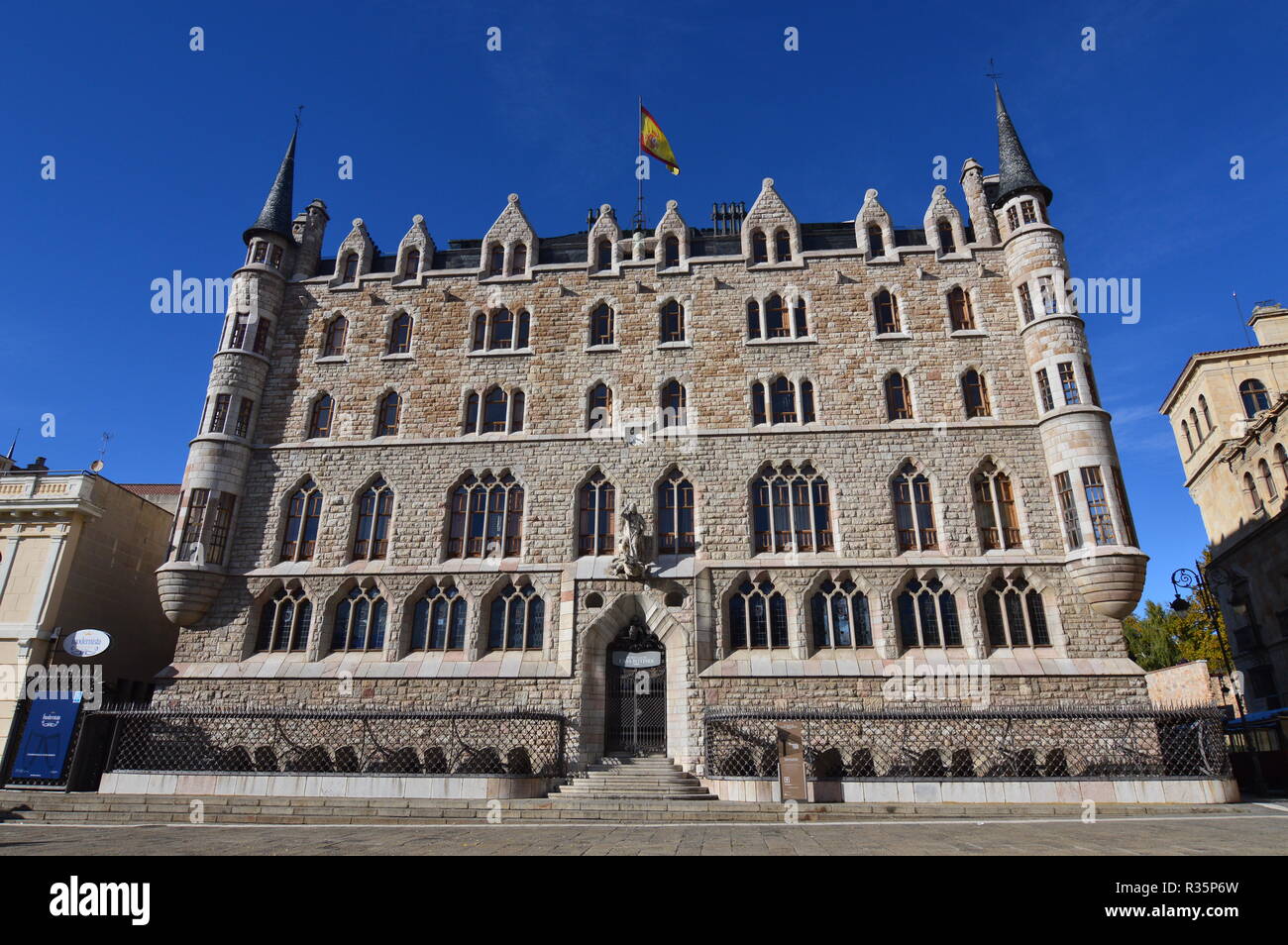 Botines house architect antoni gaudi hi-res stock photography and ...