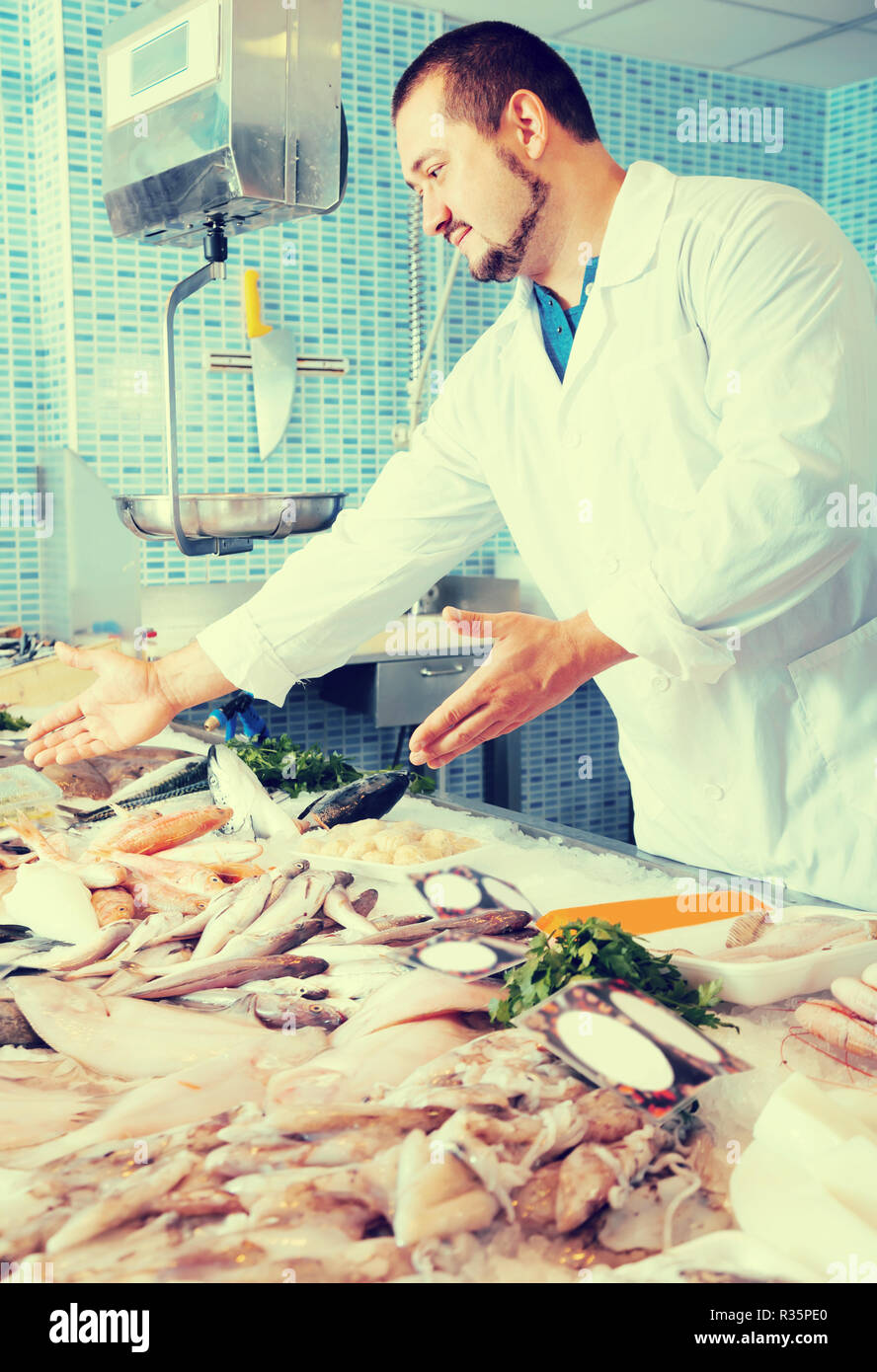 Man eating clam hi-res stock photography and images - Alamy