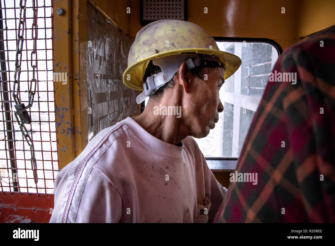 Chinese worker hi-res stock photography and images - Alamy