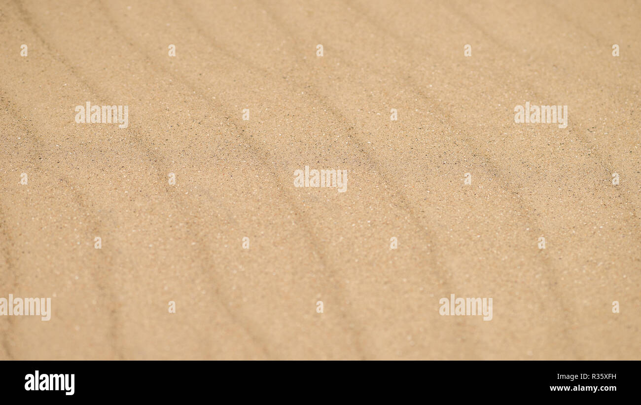 Diagonal waves of sand. Sandy texture background Stock Photo - Alamy