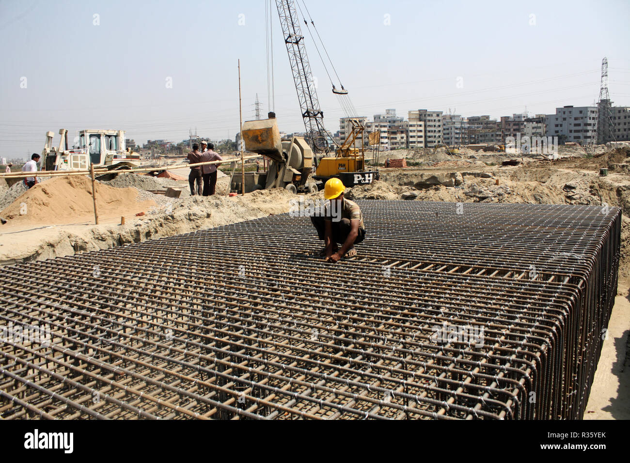 Bangladeshi labor works in a Construction site in Dhaka, Bangladesh ...