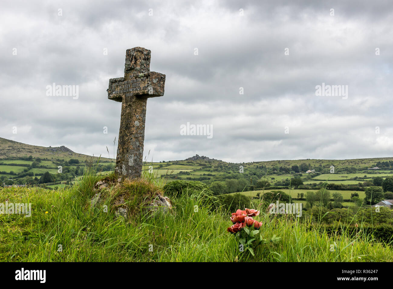 Tomb cross hi-res stock photography and images - Alamy
