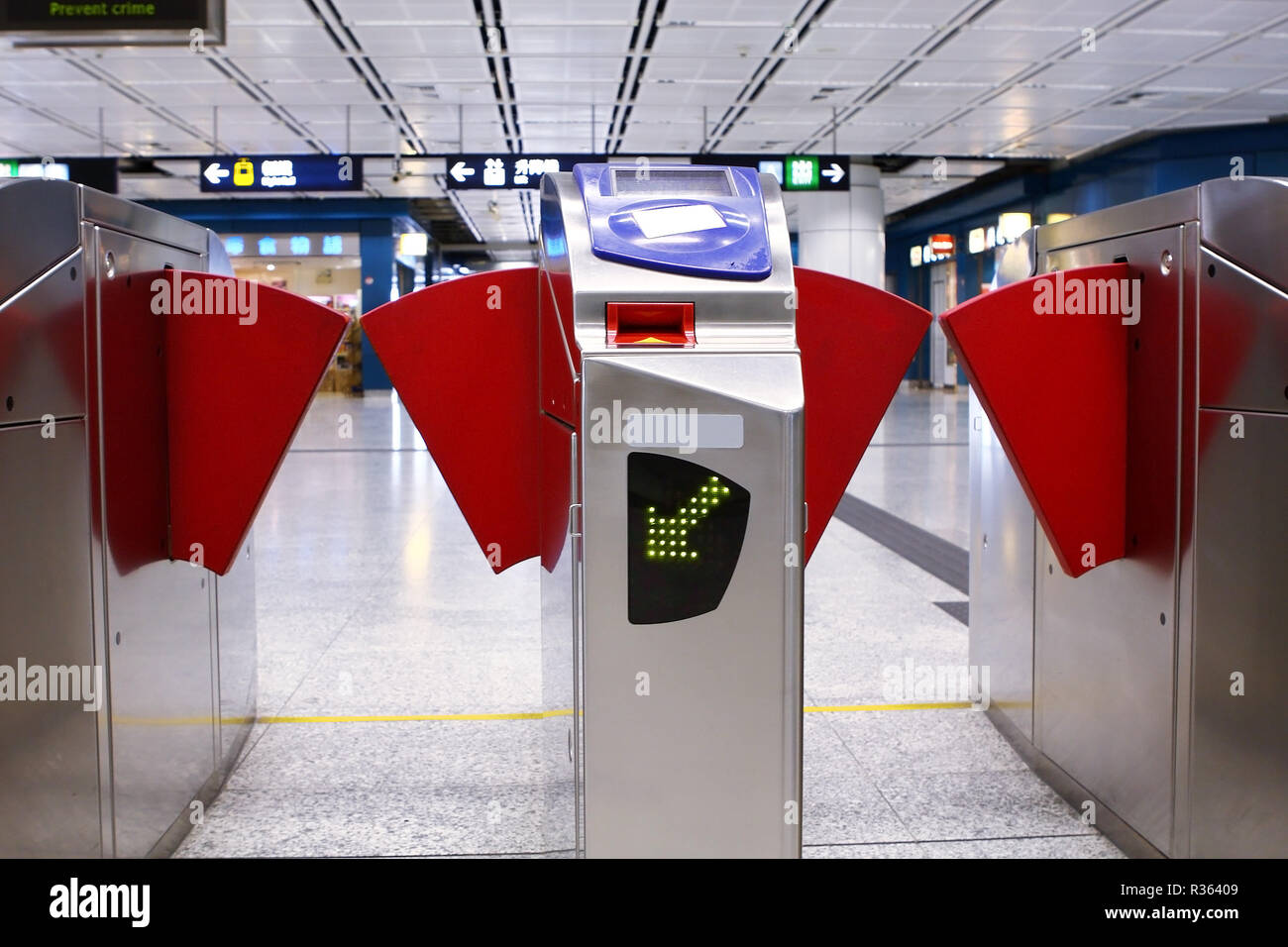 Ticket machine hong kong mtr hi-res stock photography and images - Alamy
