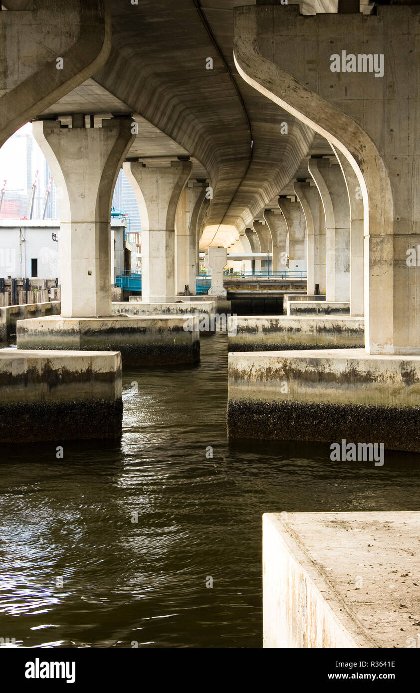 Commonwealth avenue bridge hi-res stock photography and images - Alamy