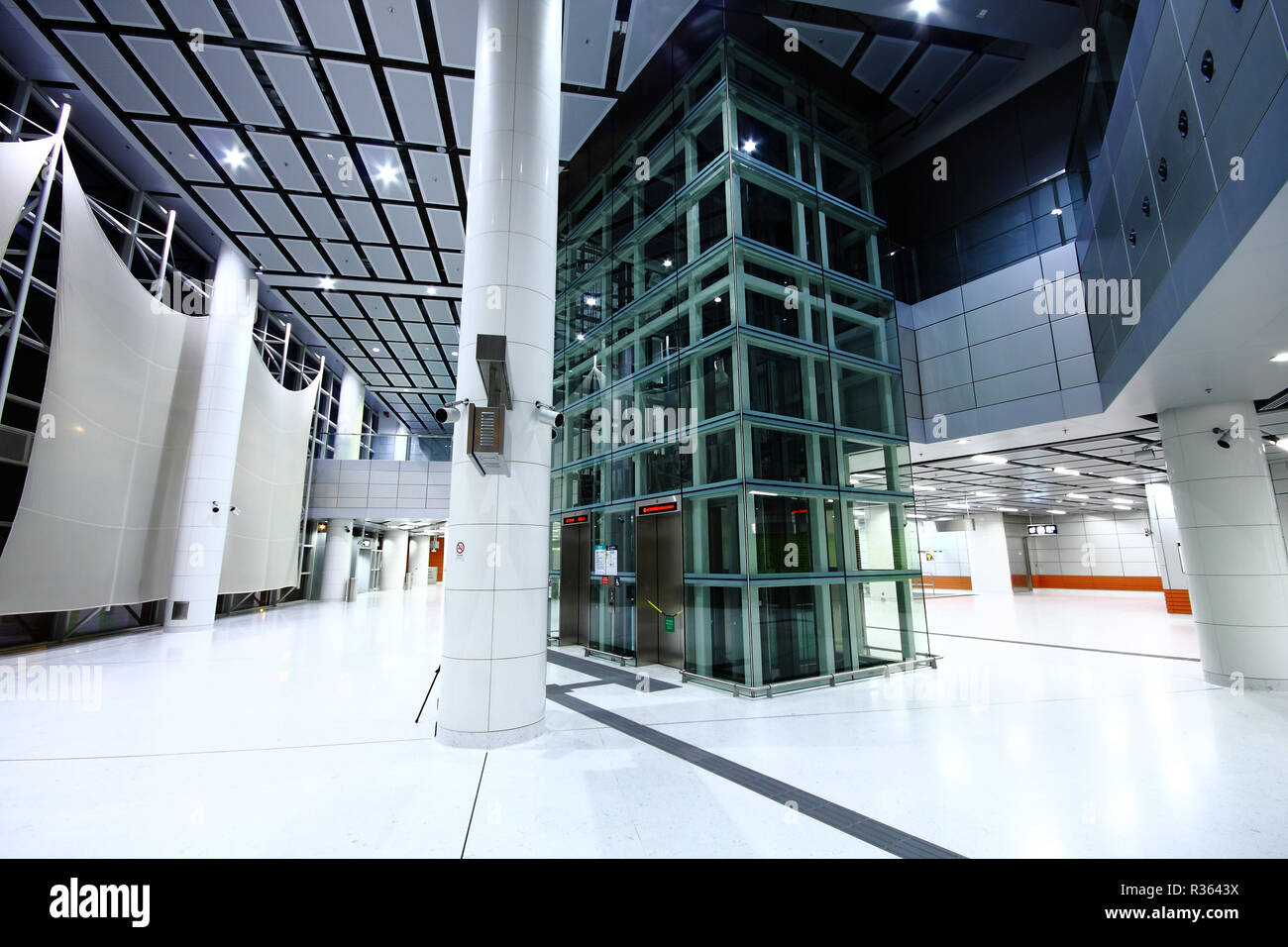 Elevator bank hi-res stock photography and images - Alamy