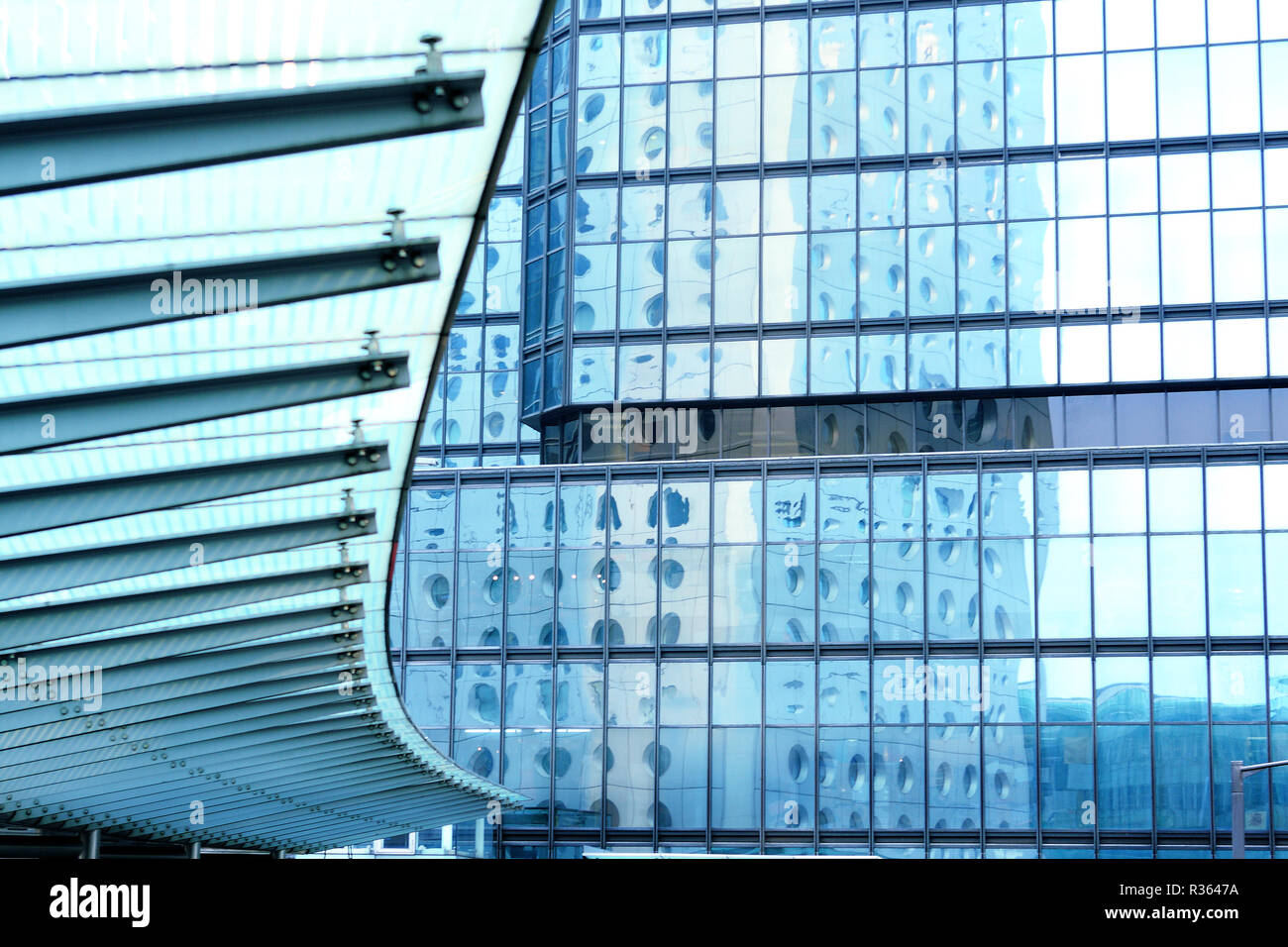 Angled glass wall hi-res stock photography and images - Alamy
