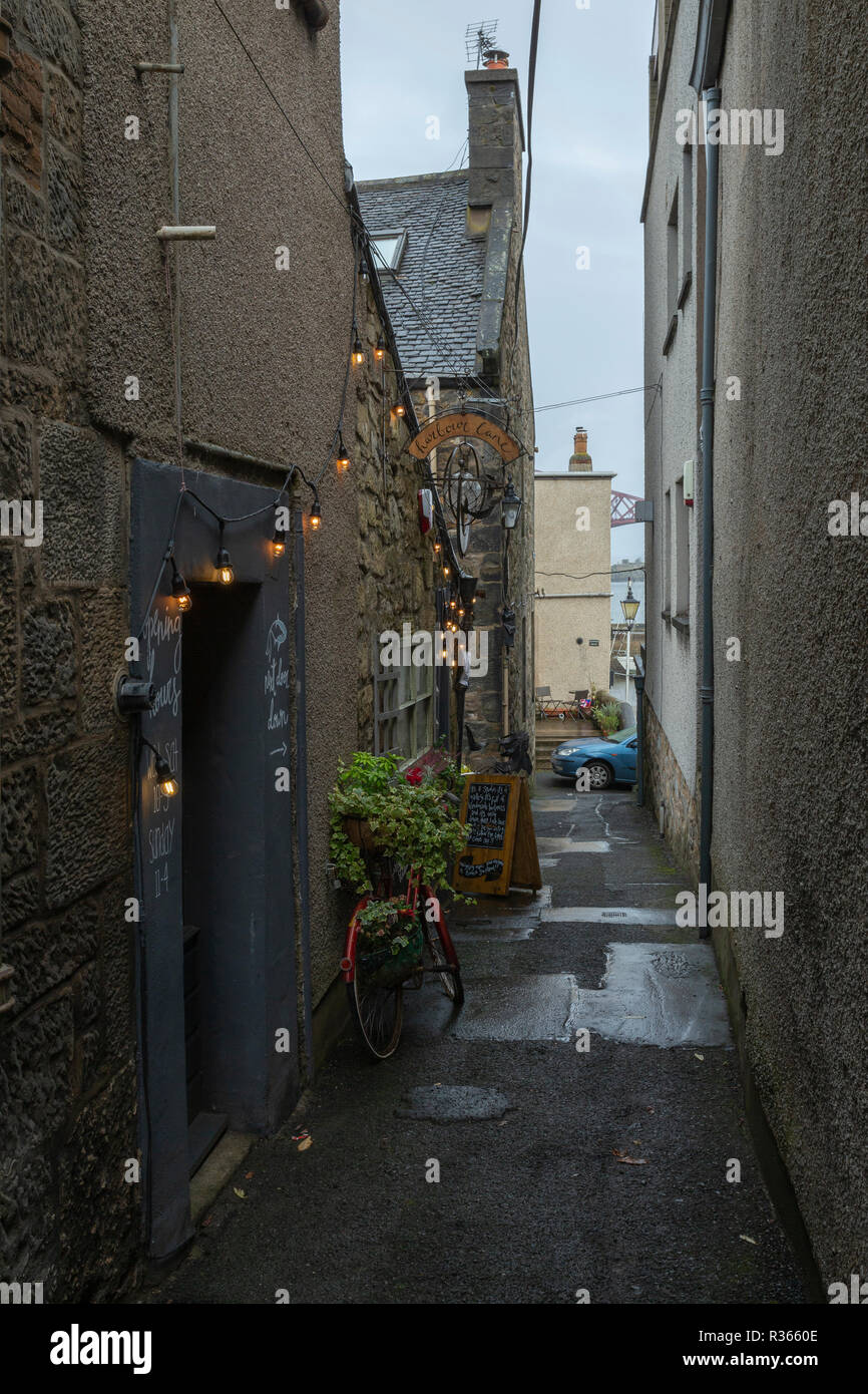 Alleyway uk hi-res stock photography and images - Alamy