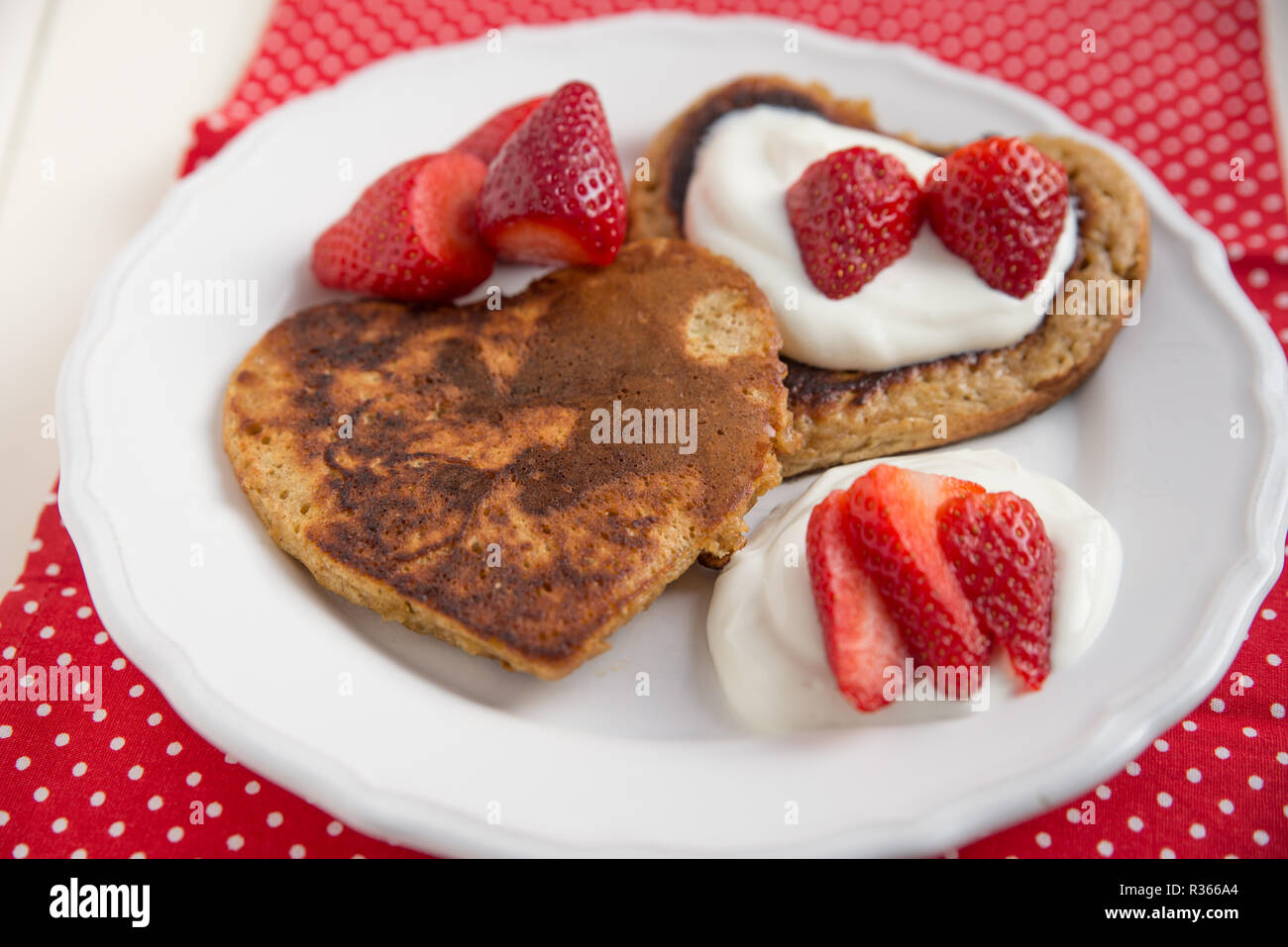Pancakes maple syrup heart hi-res stock photography and images - Alamy