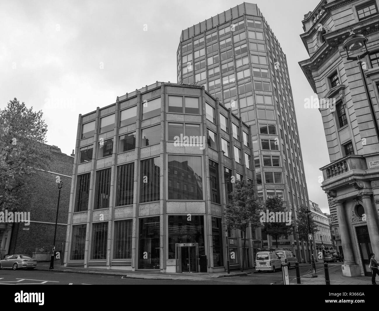 The economist building london hi-res stock photography and images - Alamy