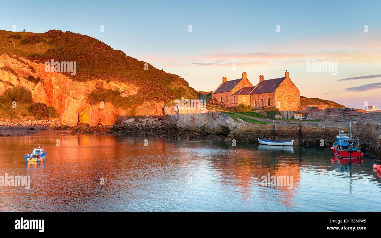Beach harbour sunset scotland sun hi-res stock photography and images ...