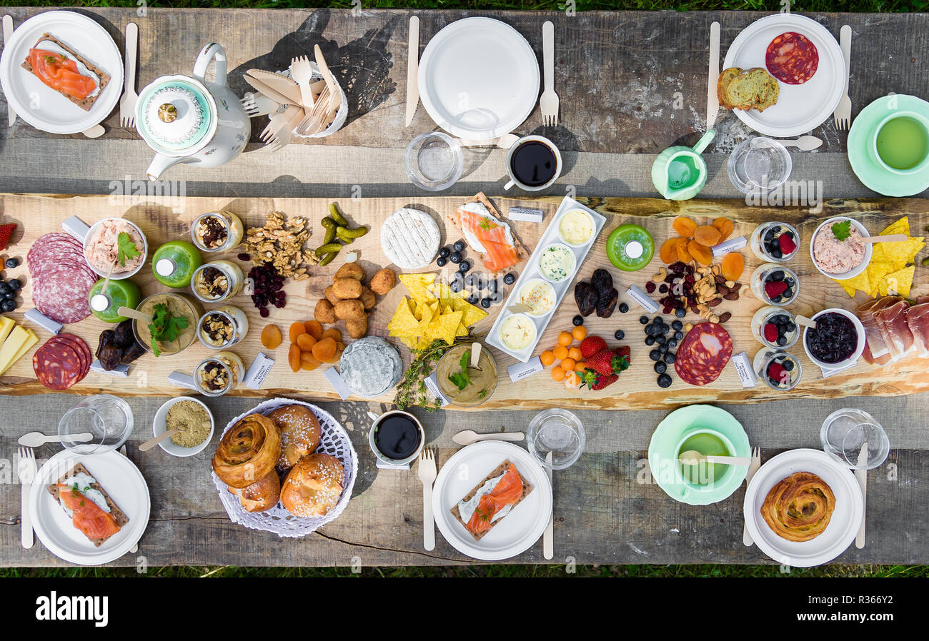 Brunch table hi-res stock photography and images - Alamy