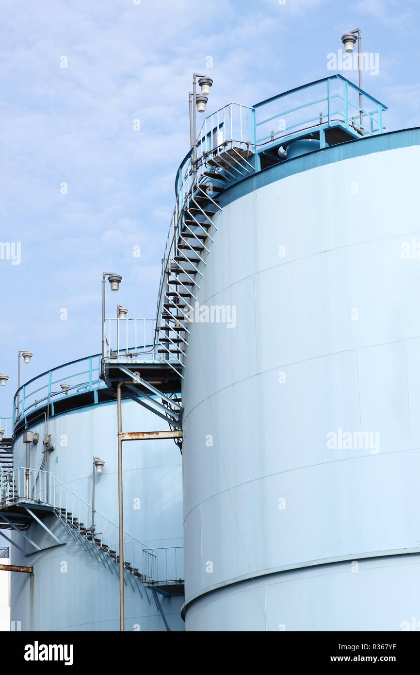 Row blue metal shipping containers hi-res stock photography and images ...