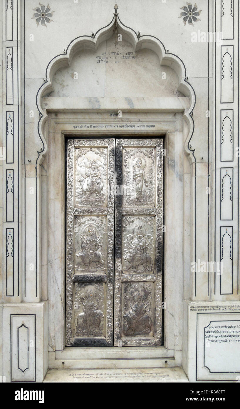 Silver door silver temple amritsar hi-res stock photography and images ...