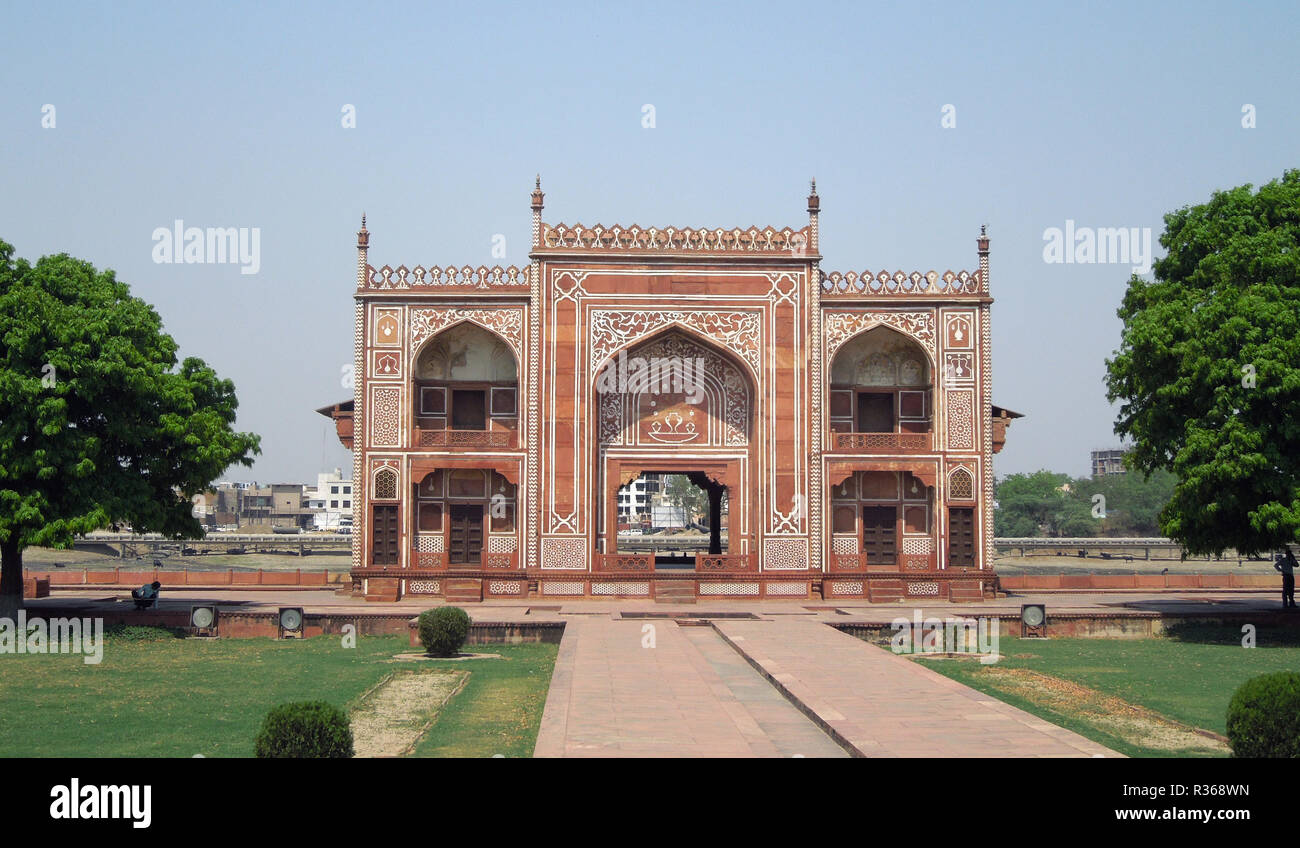 gate of the tomb of itimad-ud-daulah Stock Photo - Alamy