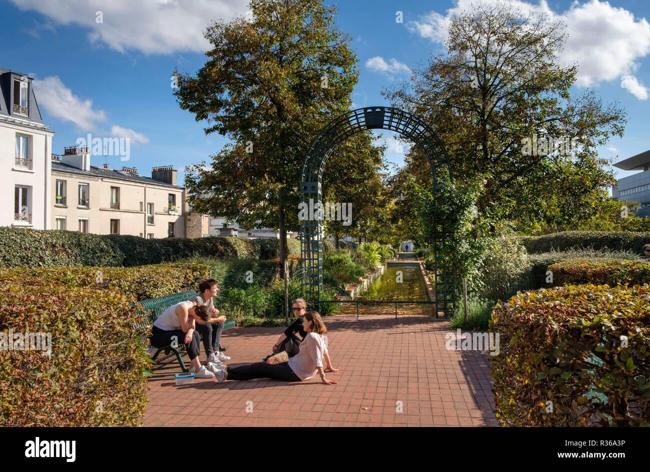 People enjoying The Promenade Plantee or Coulee verte Rene-Dumont ...