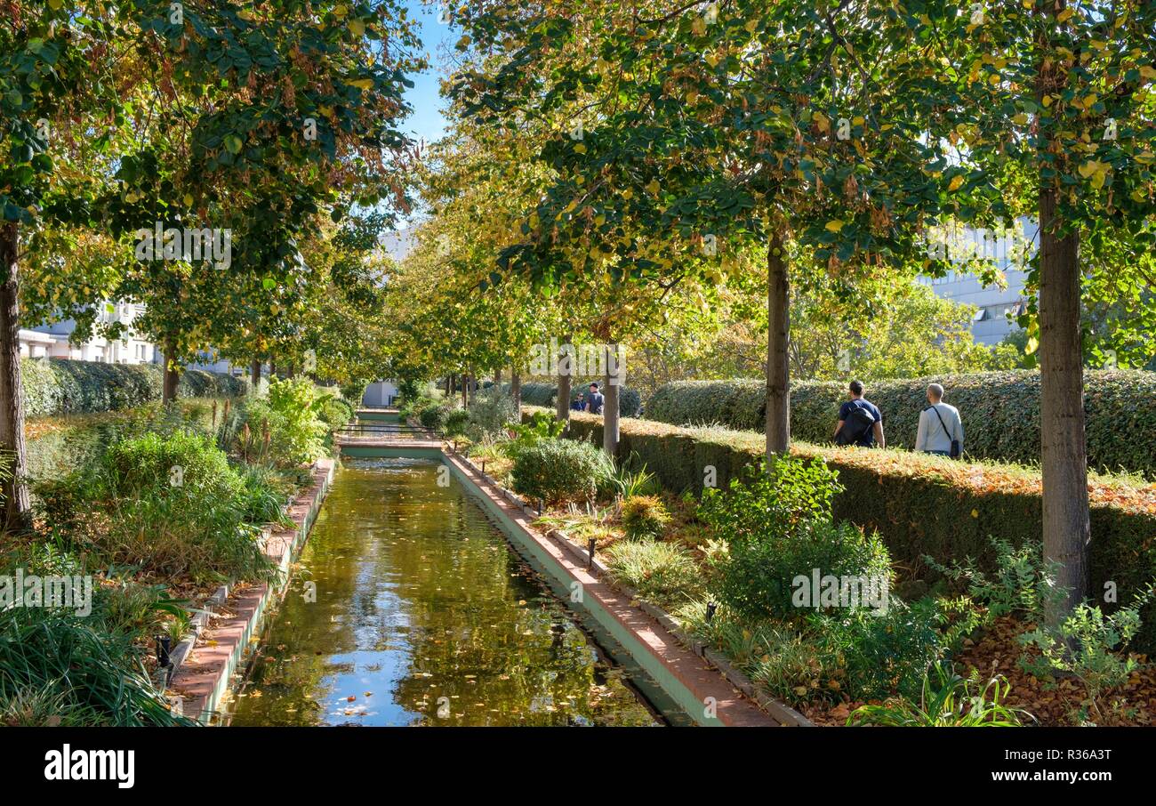 People enjoying The Promenade Plantee or Coulee verte Rene-Dumont ...