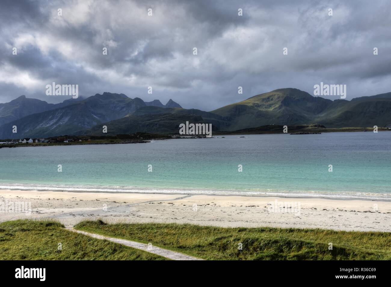 Lofoten, Ramberg, Strand, Sandstrand, Steg, Treppe, Gras, Böschung ...