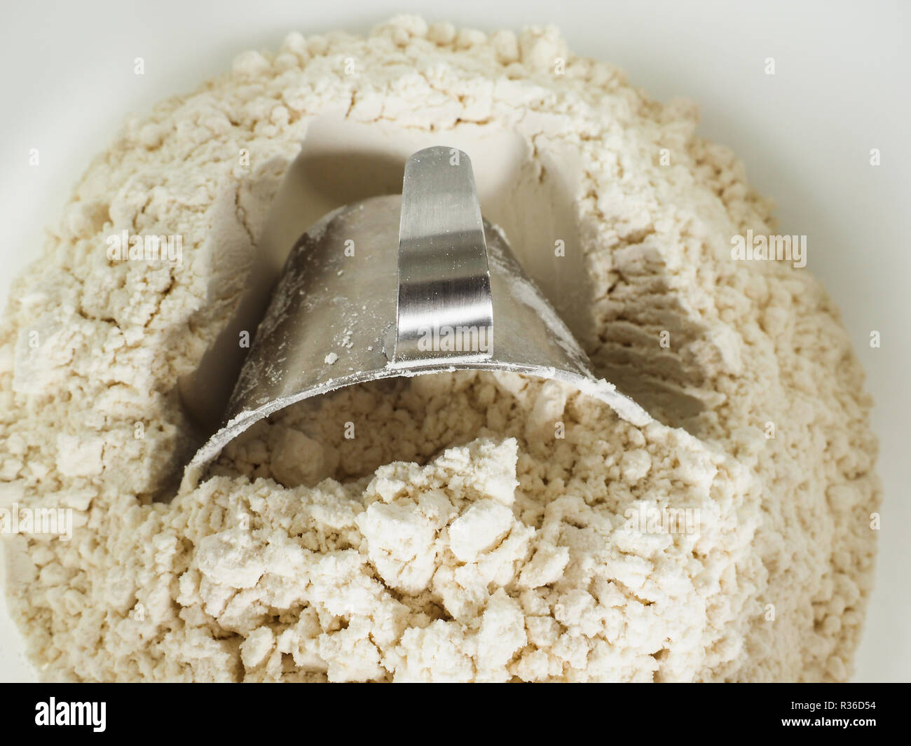 Single pile of flour hi-res stock photography and images - Alamy