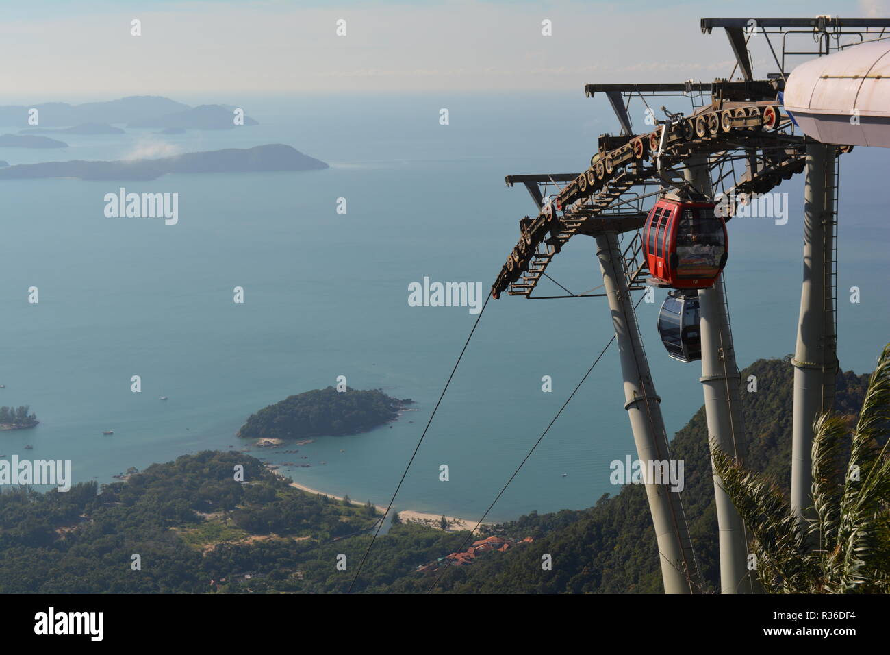 Cable car island view hi-res stock photography and images - Alamy