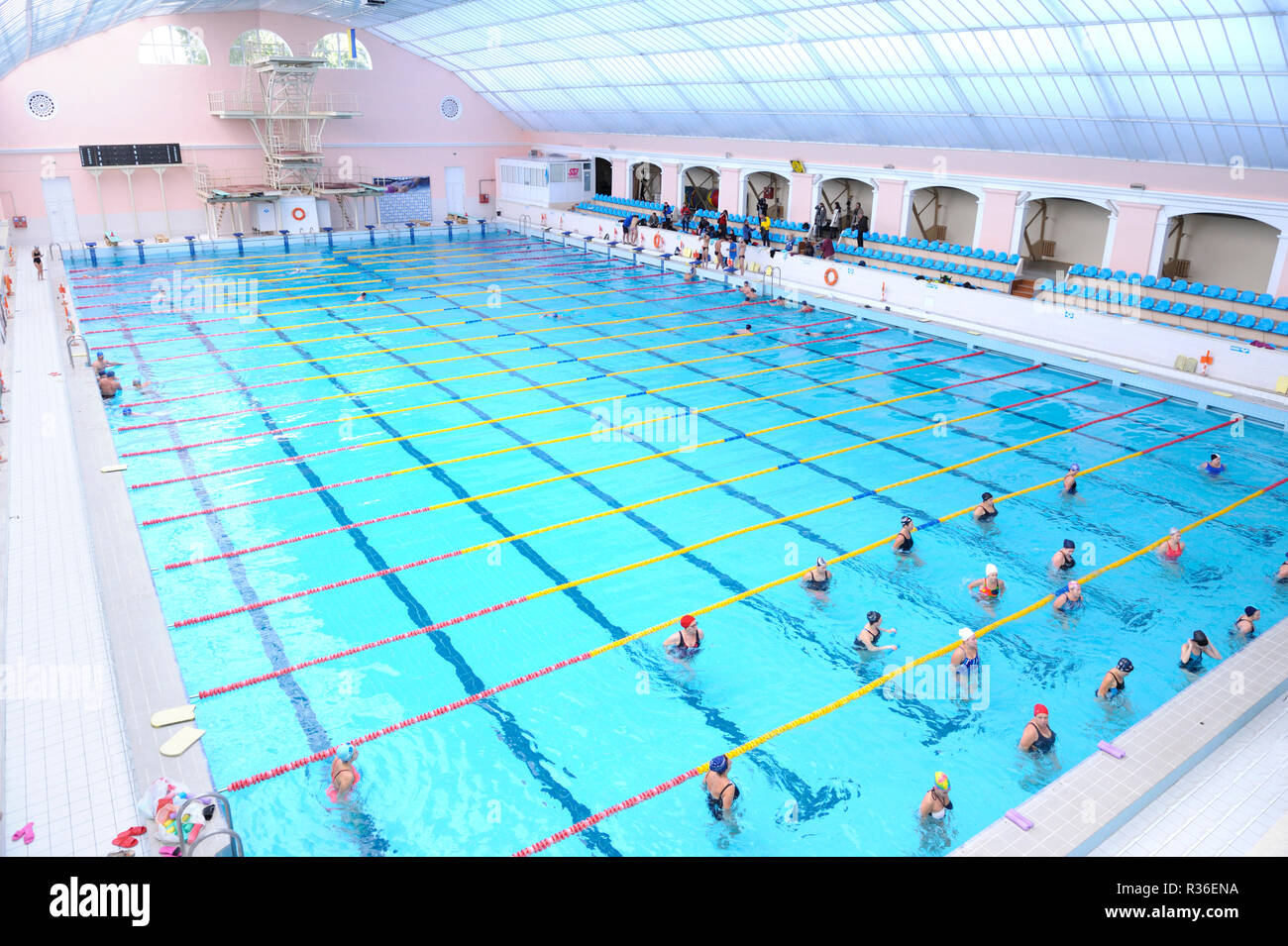 Army swimming pool hi-res stock photography and images - Alamy