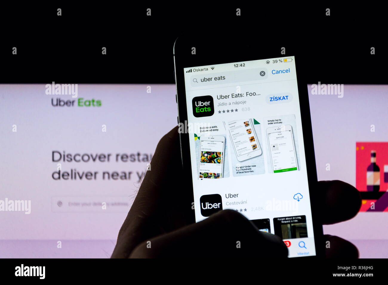 Uber logo mobile hi-res stock photography and images - Alamy