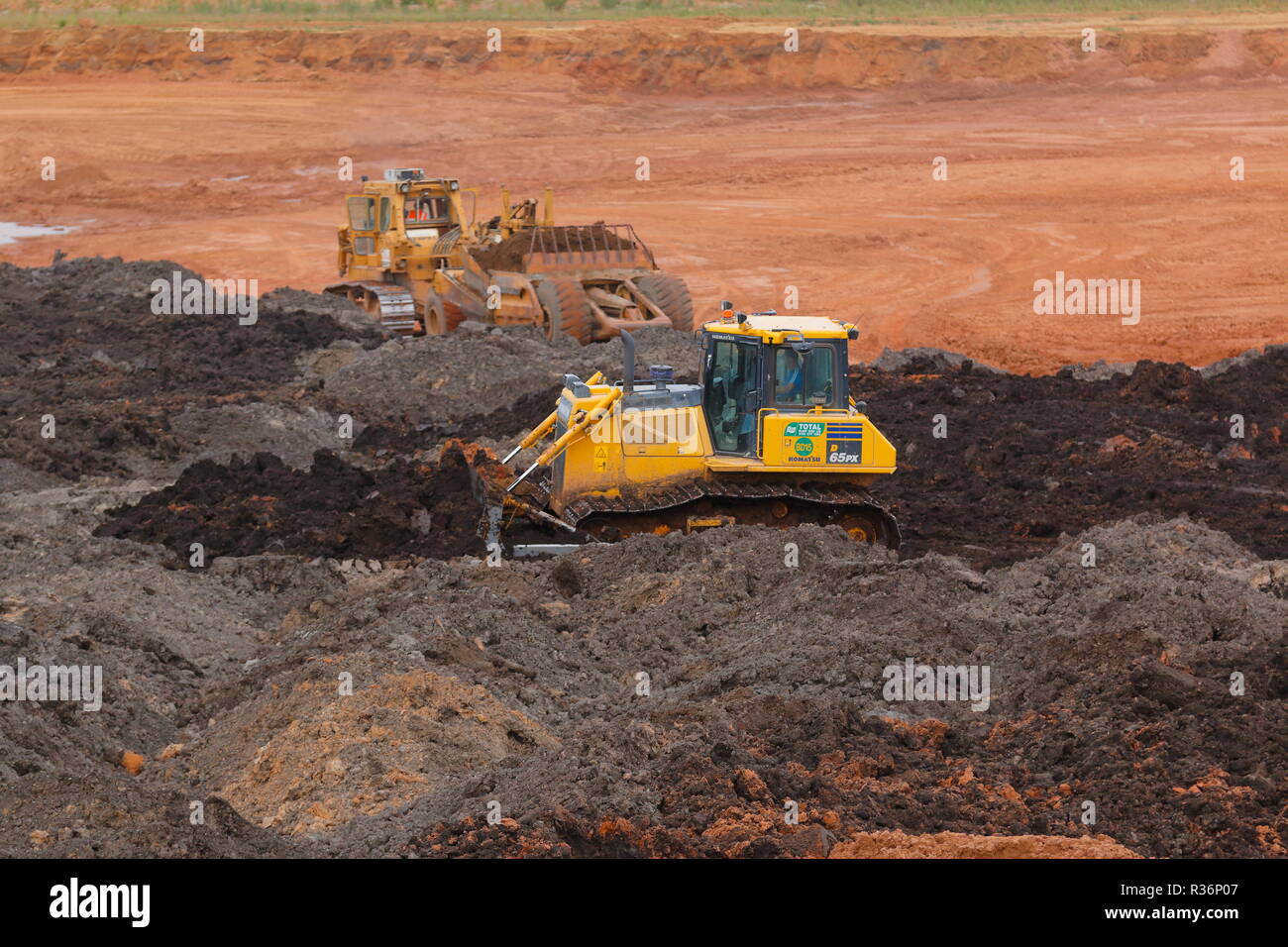 Caterpillar d8 scraper hi-res stock photography and images - Alamy