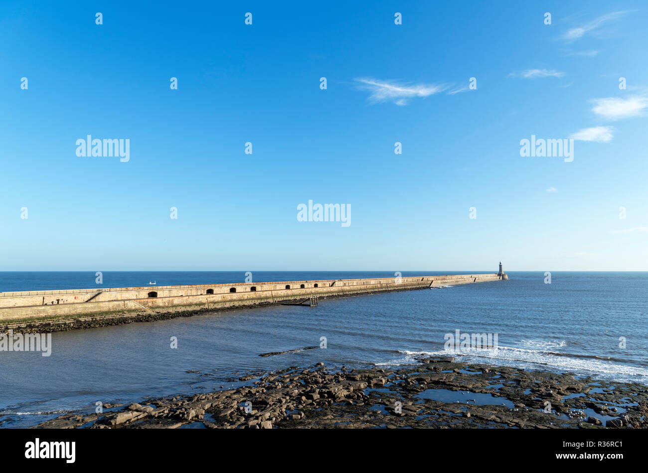 Tynemouth pier hi-res stock photography and images - Alamy