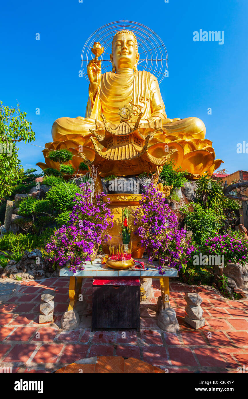 Van hanh pagoda hi-res stock photography and images - Alamy